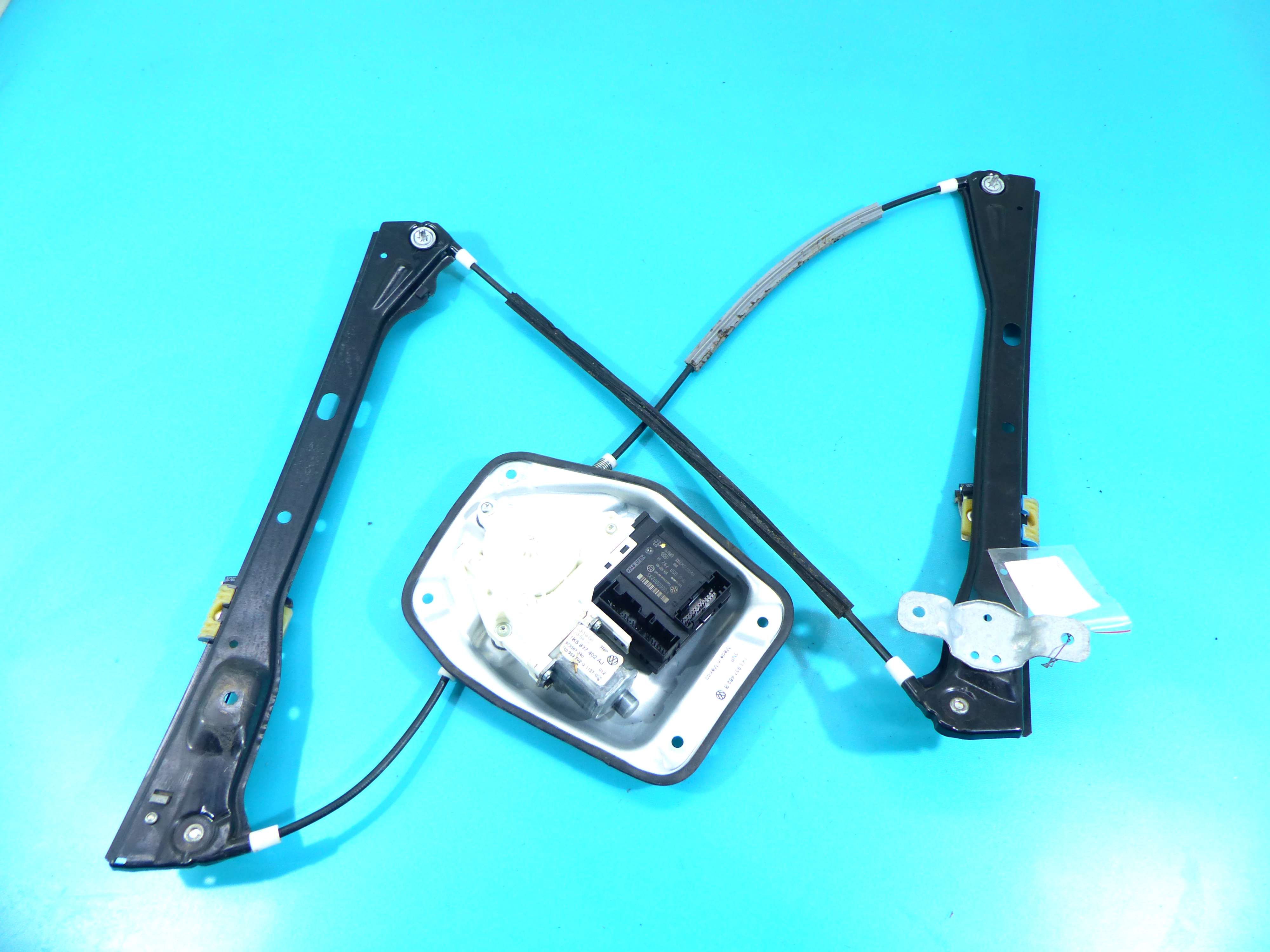 podno-nik-prz-d-prawy-vw-jetta-v-1k0959792m