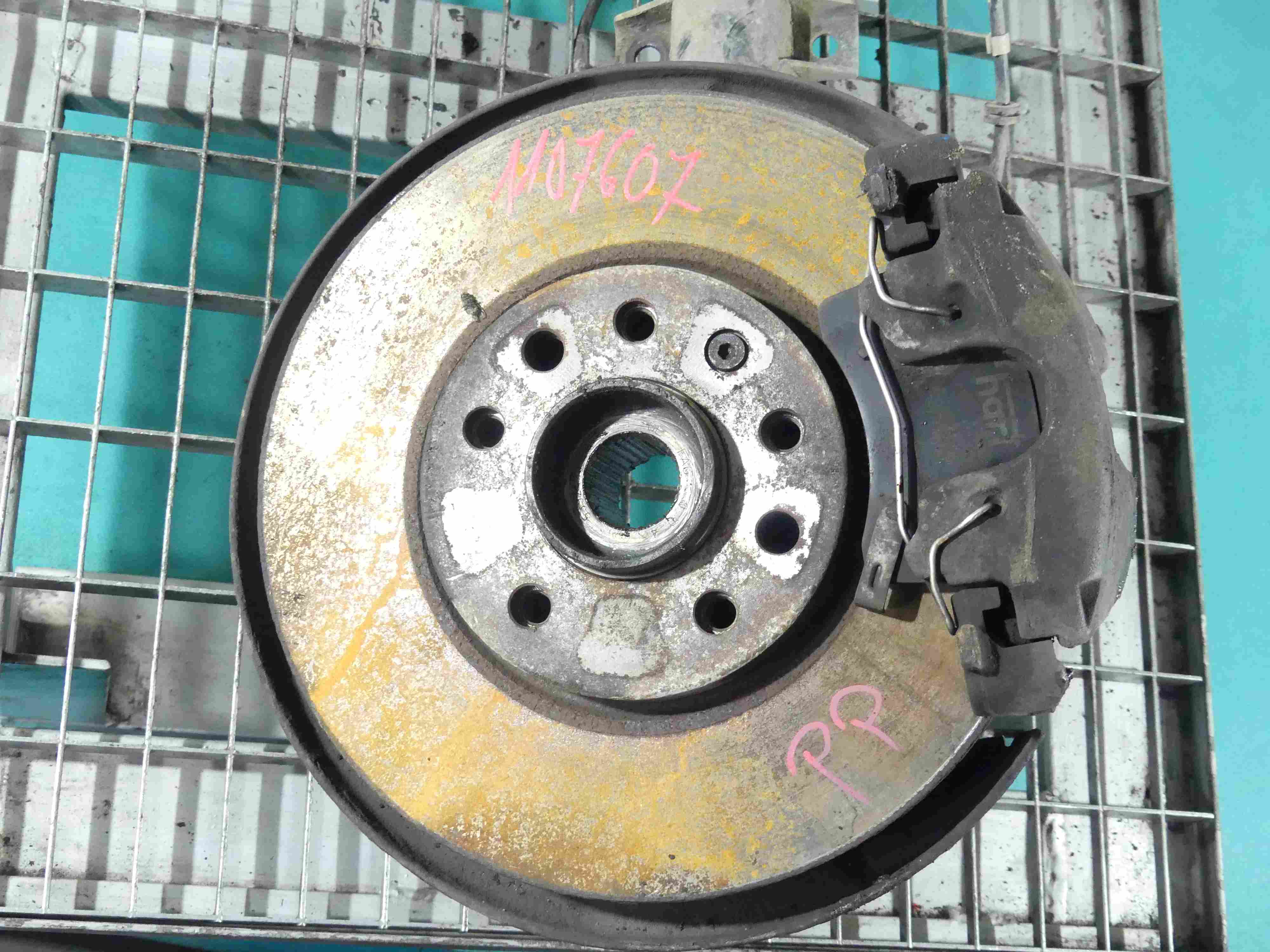 Zwrotnica prawa piasta przód 2.0 16v Renault Laguna III