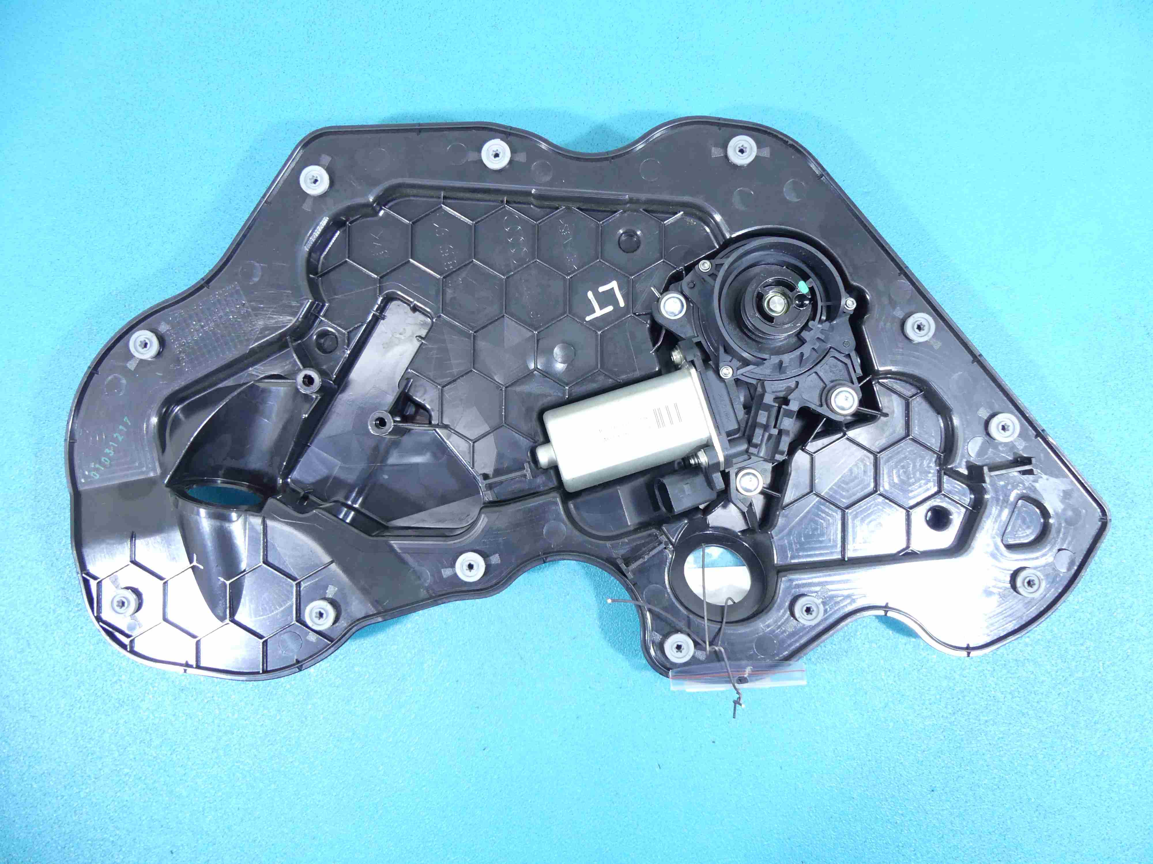 Podnośnik tył lewy AUDI A8 D4 4H 4F0837059