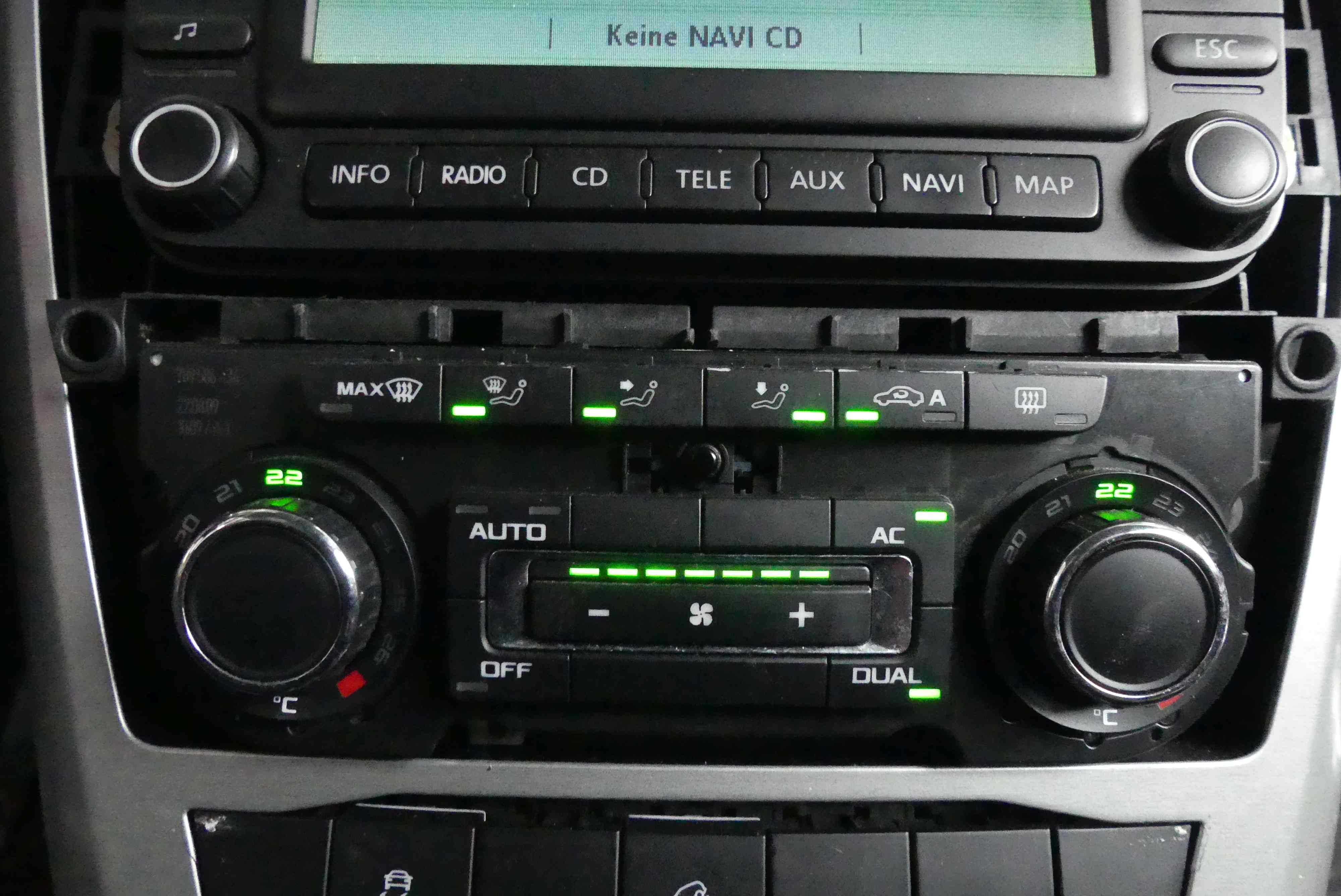 Konsola panel nawiewu Skoda Yeti 3T0907044AK