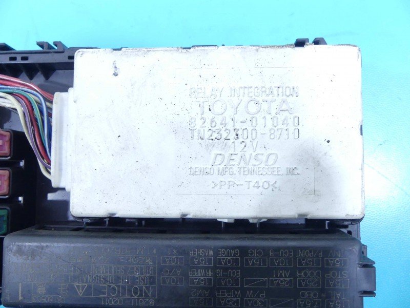 Skrzynka bezpieczników Toyota Matrix 82641-01040