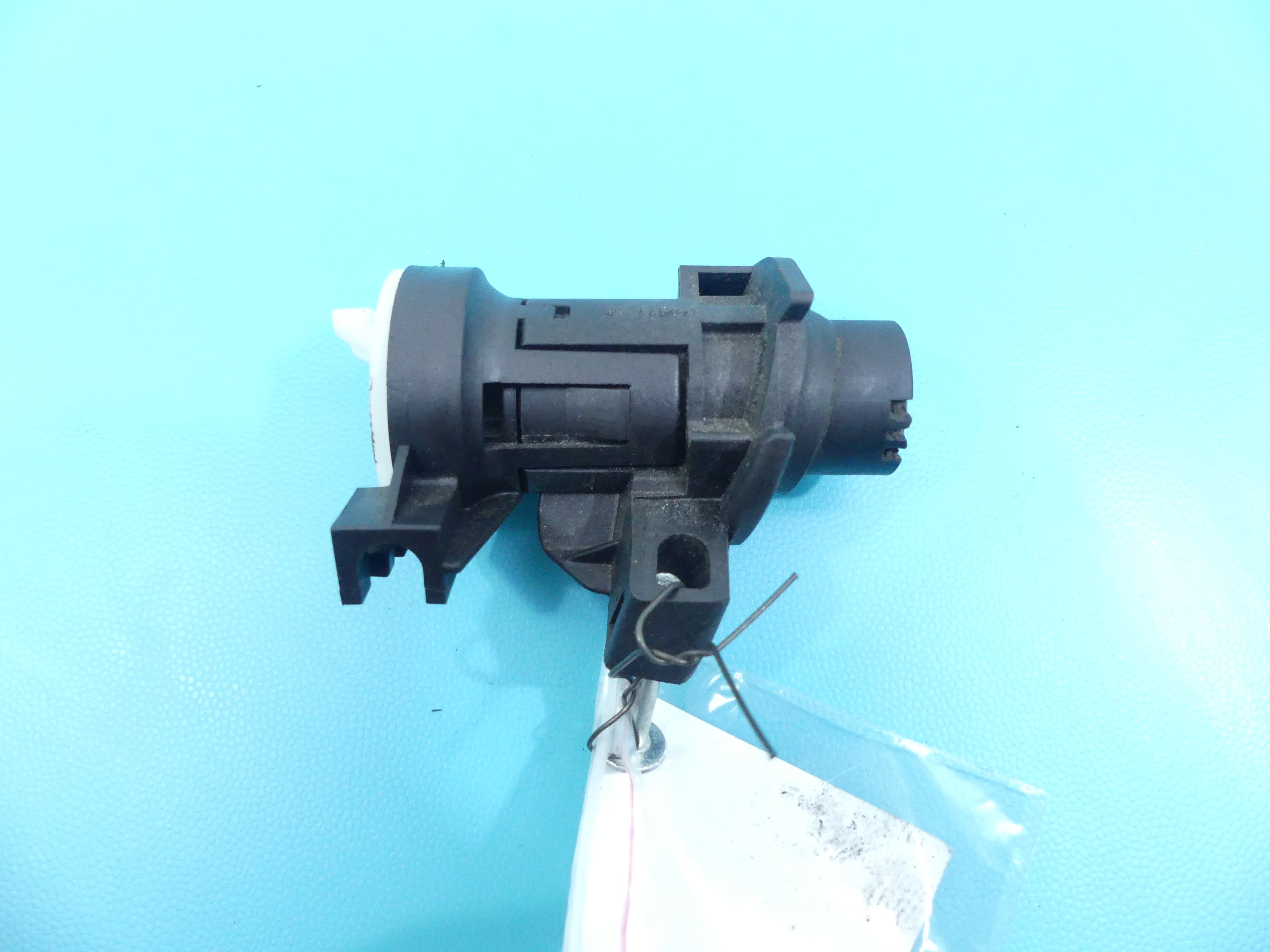 Zamek klapy tył A2047500061 Mercedes W212 sedan