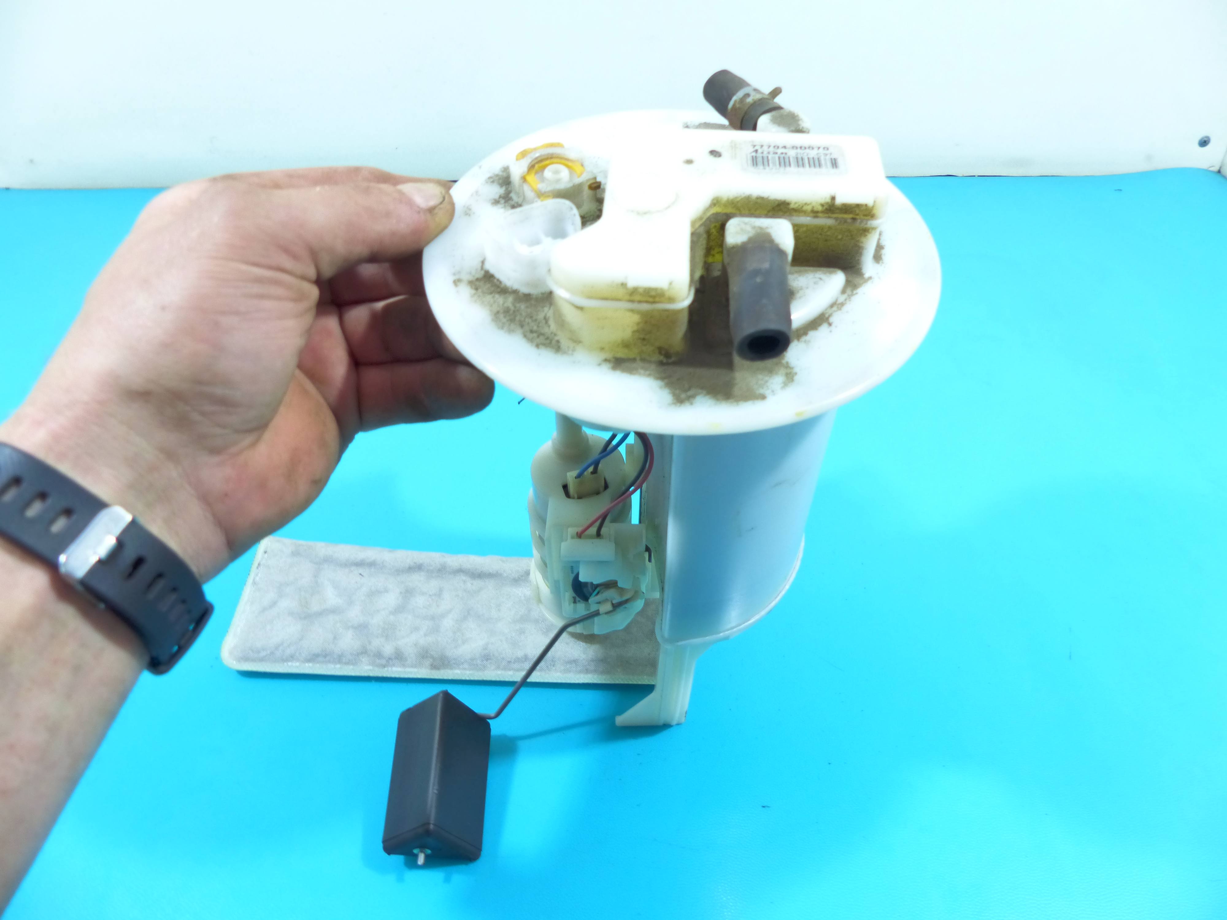 pompka Pompa paliwa Toyota Yaris III 1.3 vvti 77704-0D070